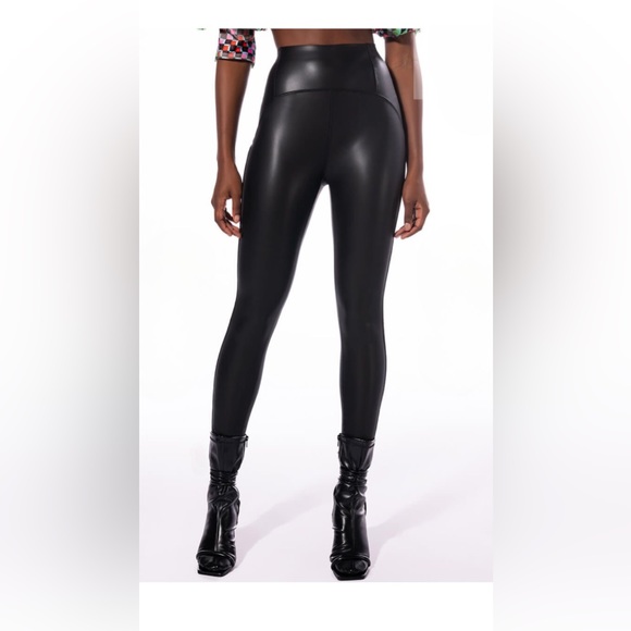 AKIRA | Pants & Jumpsuits | Nwt Akira Rio High Rise High Waisted Black ...